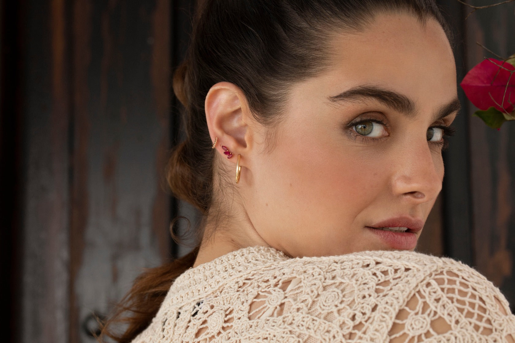 Qual é a diferença entre um piercing e um brinco? – MUMIT